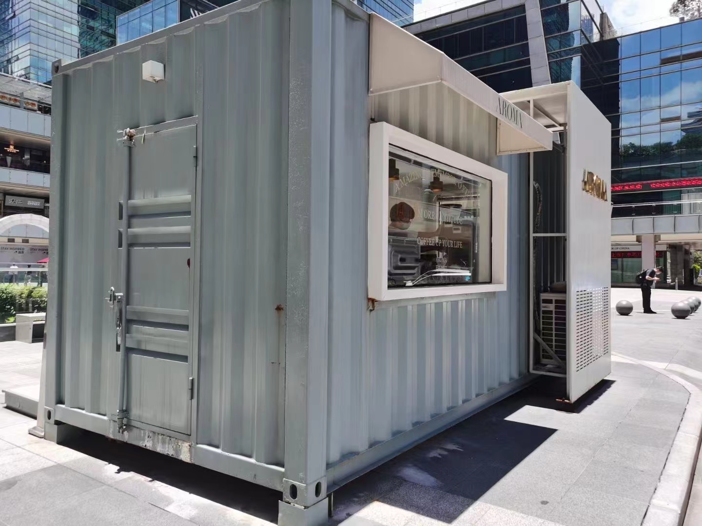 Custom Mobile Container Bar Designs: Unleashing Cr - Dreammaker ...